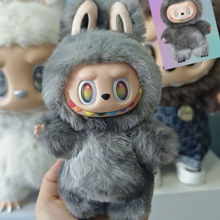 Почему игрушка Labubu — тренд 2025 и как ее носят селебы - Я Покупаю